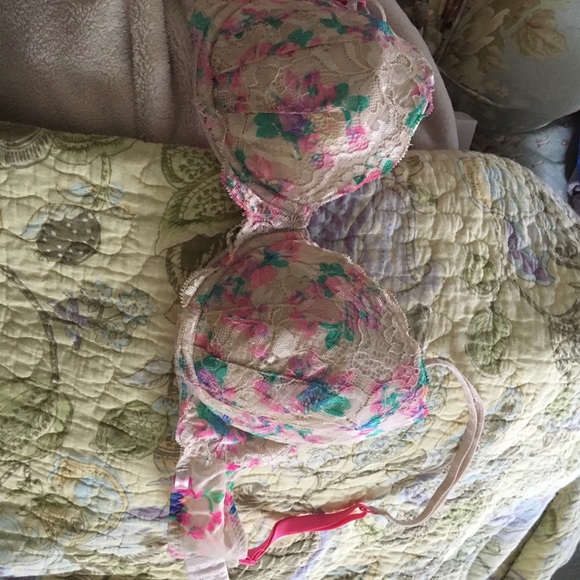 Victoria's Secret | Intimates & Sleepwear | 34d Victorias Secret Bra ...